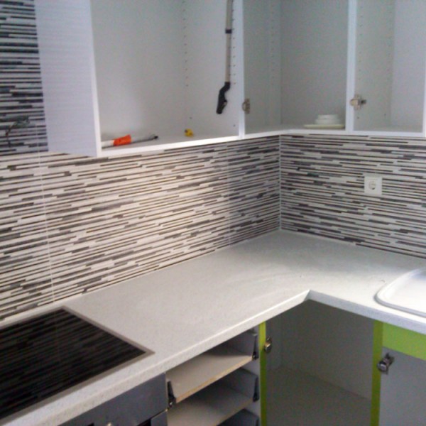 ΚΟΥΖΊΝΑ ΜΕ ΠΛΑΚΆΚΙ 70Χ70 ΣΕ ΠΆΓΚΟ ΚΑΙ ΤΟΙΧΟ - Feggomitis Tiles