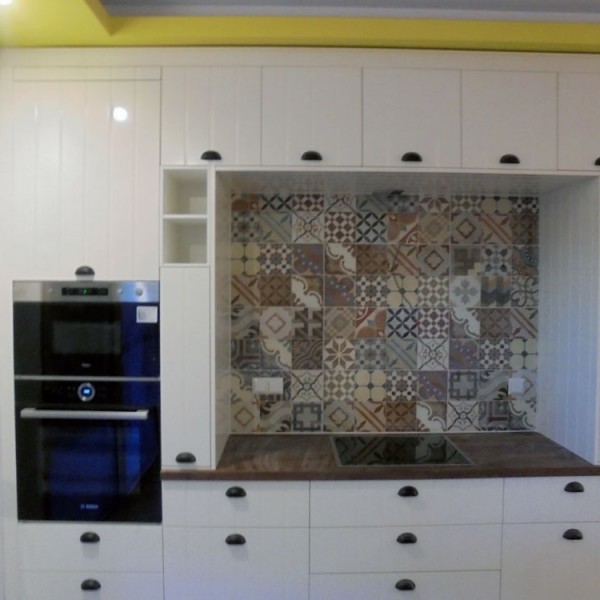 ΚΟΥΖΊΝΑ ΜΕ ΠΛΑΚΆΚΙ 70Χ70 ΣΕ ΠΆΓΚΟ ΚΑΙ ΤΟΙΧΟ - Feggomitis Tiles