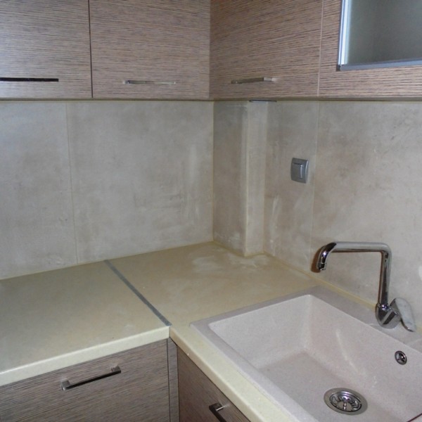 ΚΟΥΖΙΝΑ ΜΕ ΠΛΑΚΑΚΙ 60Χ60 - Feggomitis Tiles