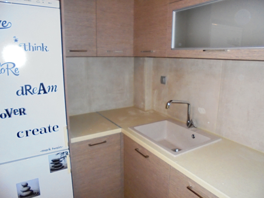 ΚΟΥΖΙΝΑ ΜΕ ΠΛΑΚΑΚΙ 60Χ60 - Feggomitis Tiles