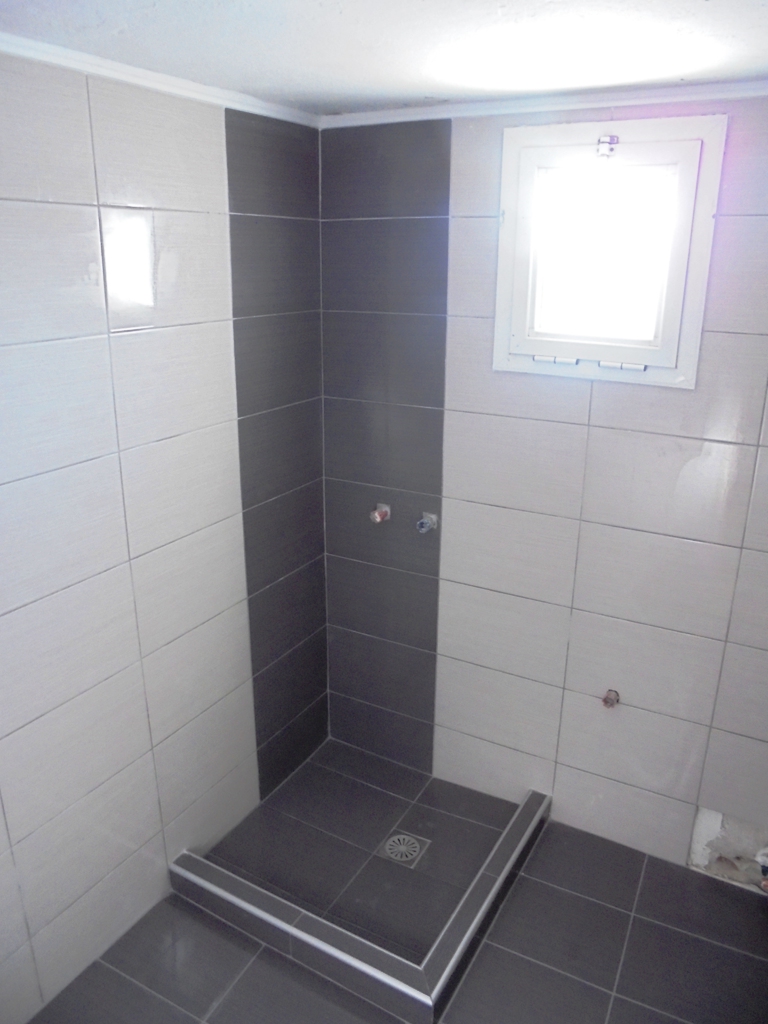 ΜΠΆΝΙΟ WC ΜΕ ΧΤΊΣΤΗ ΝΤΟΥΖΙΕΡΑ - Feggomitis Tiles