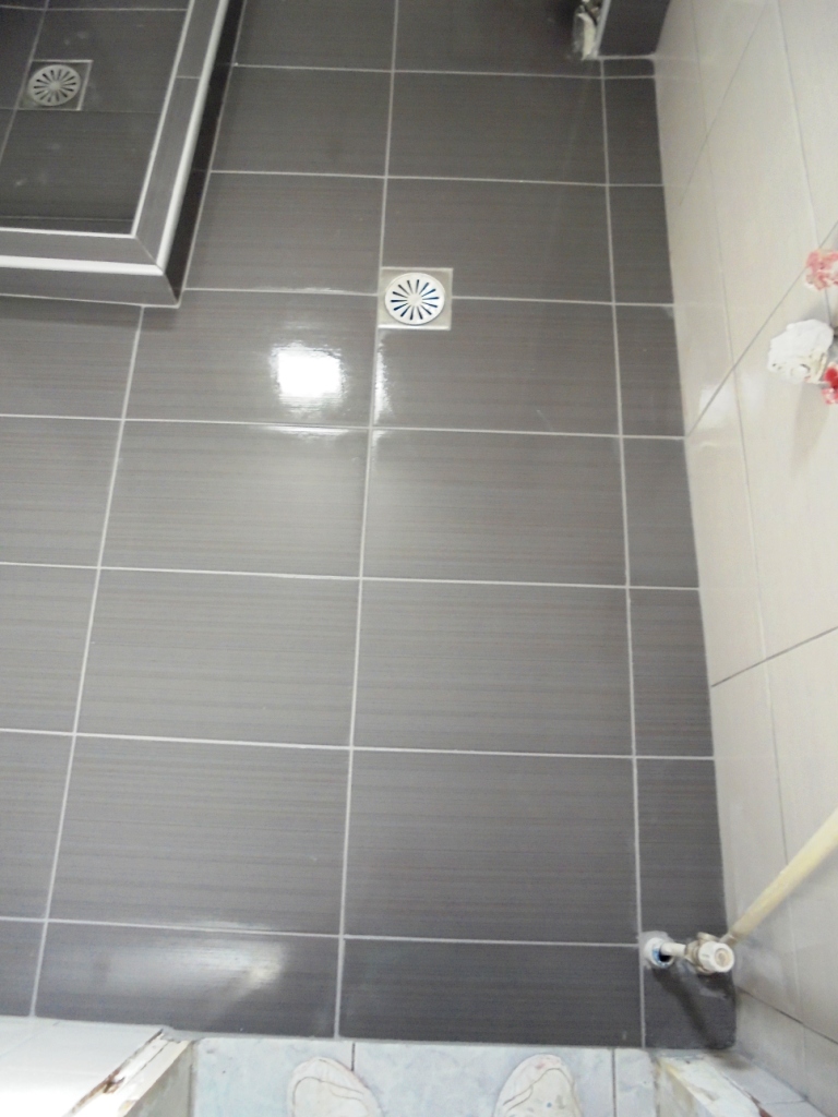 ΜΠΆΝΙΟ WC ΜΕ ΧΤΊΣΤΗ ΝΤΟΥΖΙΕΡΑ - Feggomitis Tiles