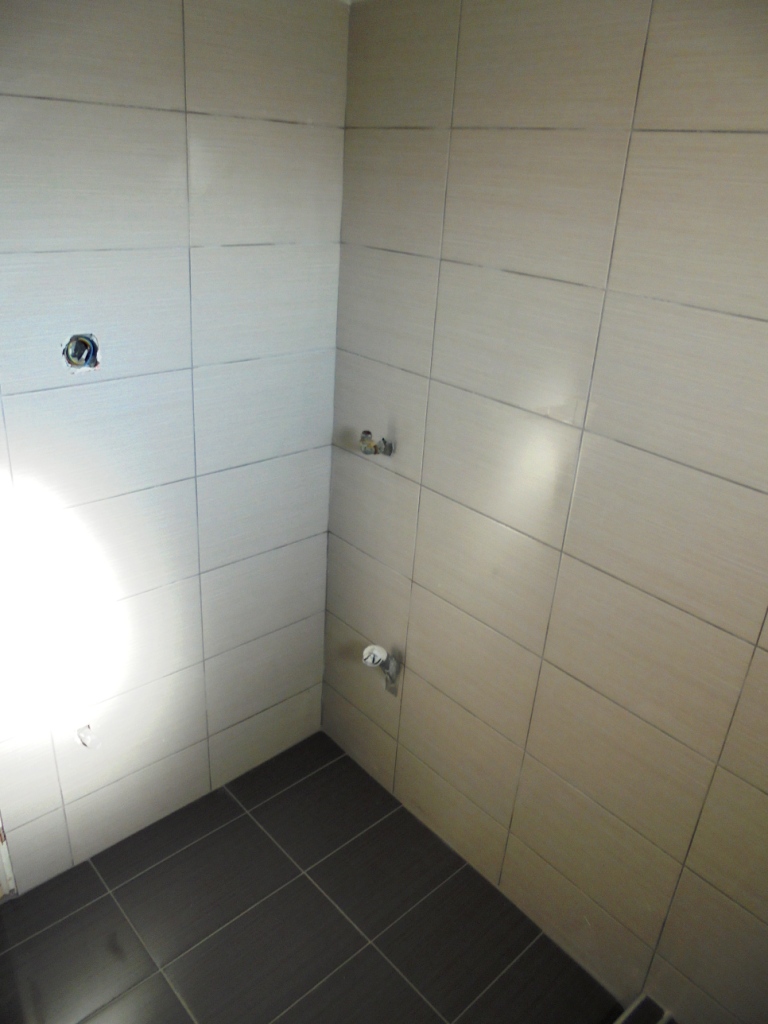 ΜΠΆΝΙΟ WC ΜΕ ΧΤΊΣΤΗ ΝΤΟΥΖΙΕΡΑ - Feggomitis Tiles
