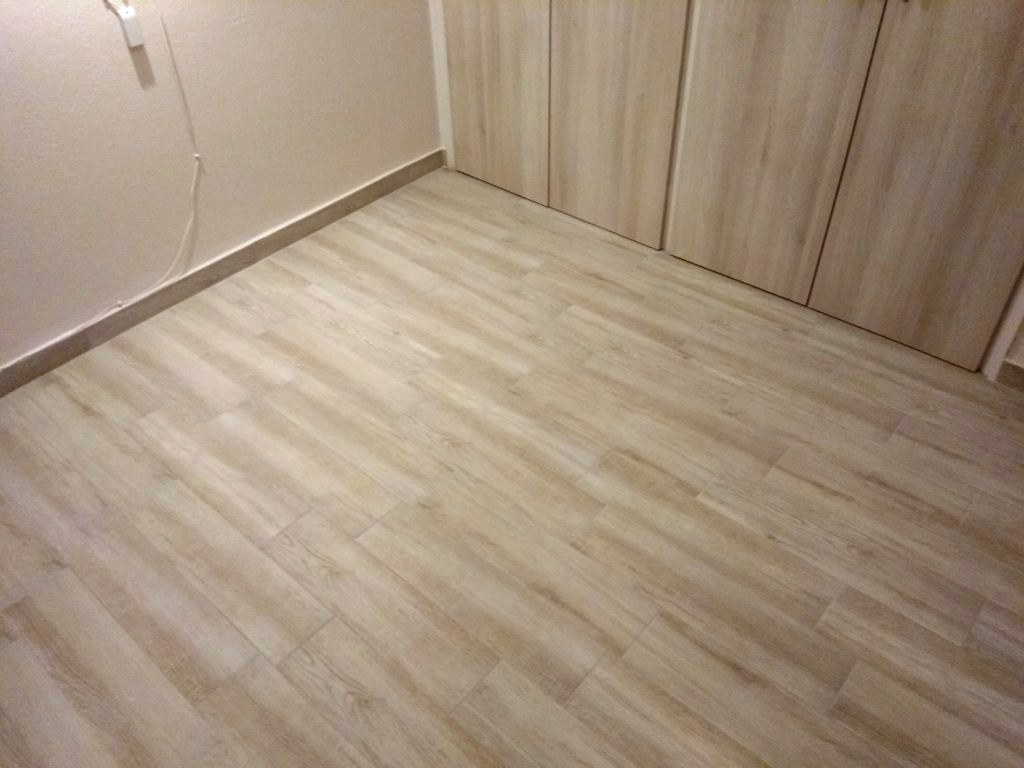ΑΝΤΙΚΑΤΑΣΤΑΣΗ ΞΥΛΙΝΟΥ ΔΑΠΕΔΟΥ ΜΕ ΠΛΑΚΑΚΙ ΤΥΠΟΥ ΞΥΛΟ - Feggomitis Tiles